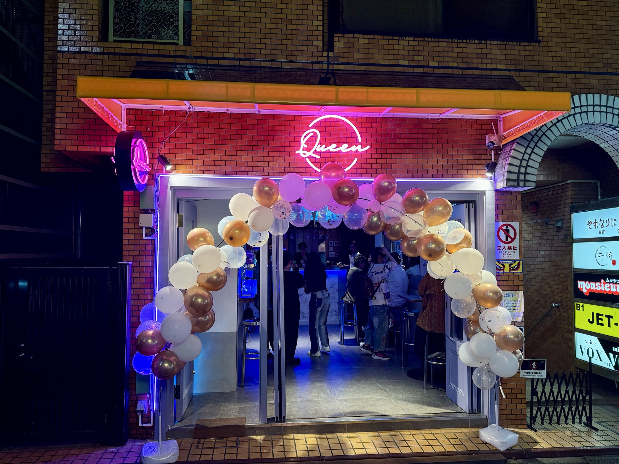 QUEEN TOKYO | Best Lesbian Bar In Shinjuku Nichome